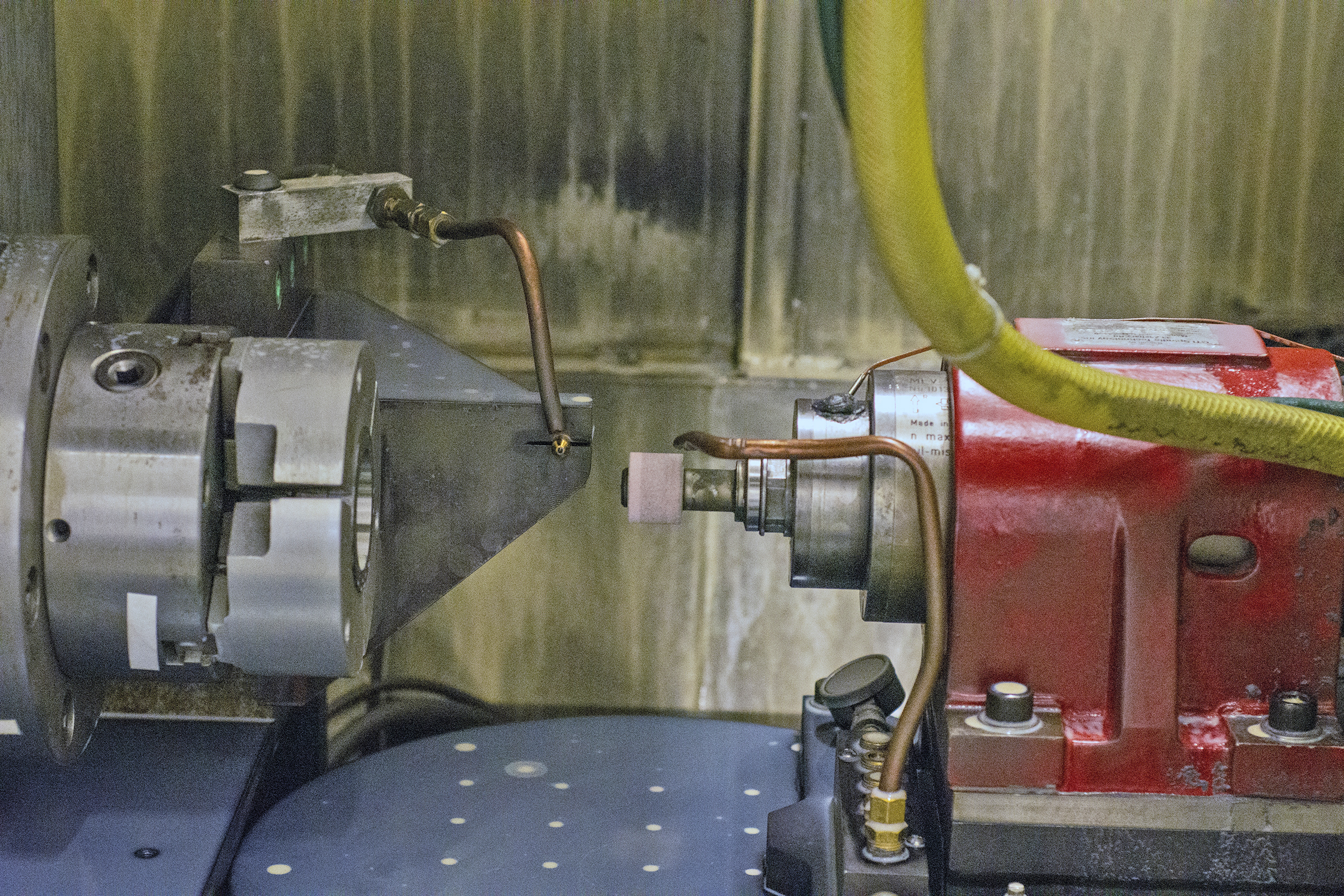 Eccentric positioning system determines tool position and angle